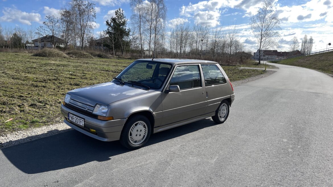 Evergreen Renault Supercinque GTX – Maciek 'Pertyn' Pertyński